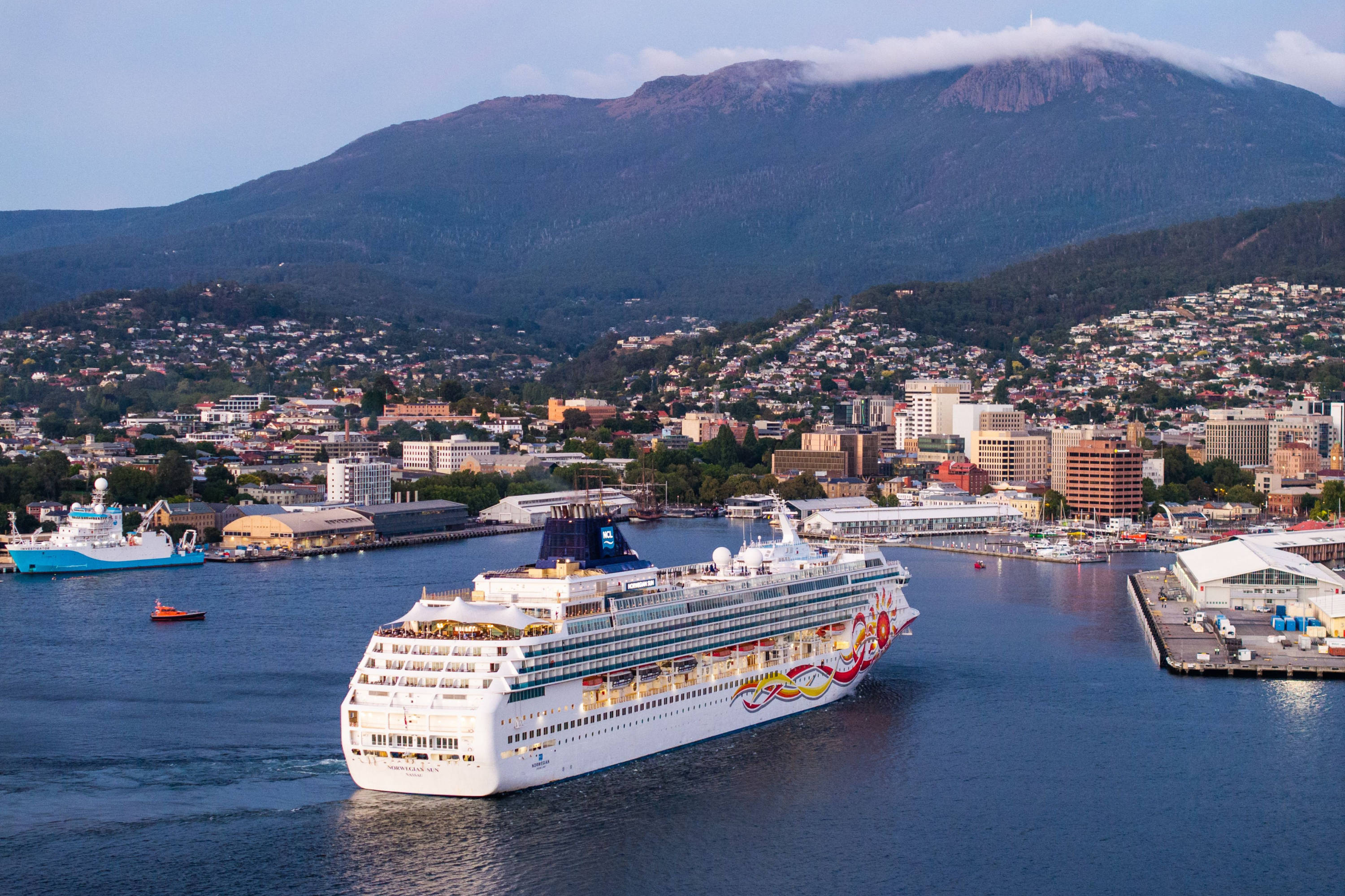 Hobart City and Coal River Valley Shore Excursion | Boutique Wine Tours ...
